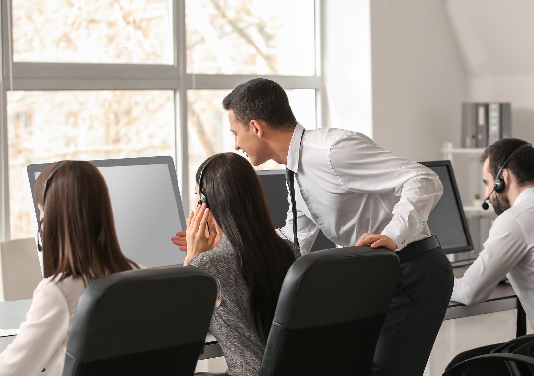 Tugas Staff Kantor Yang Menjaga Kelancaran Operasional Perusahaan ...